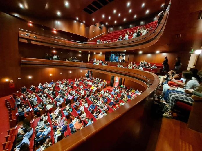 El Teatro Serrano abre las puertas a la solidaridad